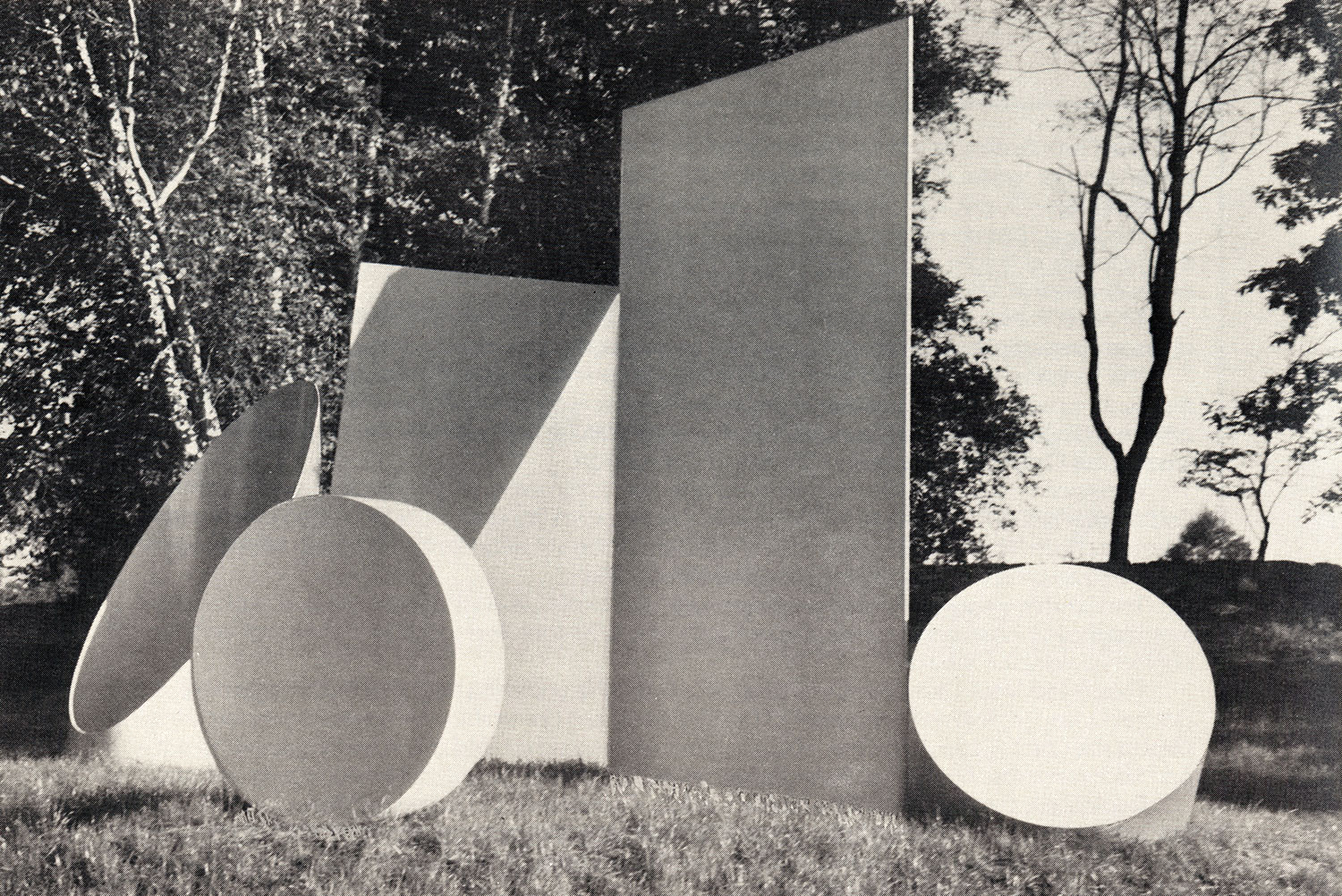 CG-Sculpture-Circle_Alexander-Liberman_12x23x17feet_Behold_1977_Painted ...